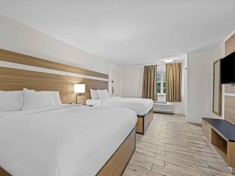 Quarto standard, 2 camas de casal, para não fumantes | Wi-Fi de cortesia, roupa de cama