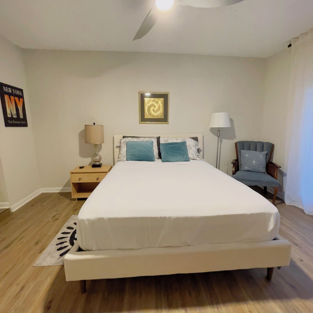 Spacious Hidden Gem! - Port St. Lucie, FL
