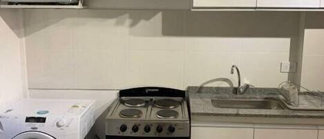 Apartamento Familiar | Cozinha privada | Um frigorífico/congelador grande, um micro-ondas, uma torradeira