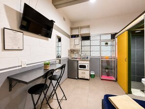Estúdio Standard, 1 quarto, casa de banho anexa, no rés do chão | Edredões de penas, secretária 