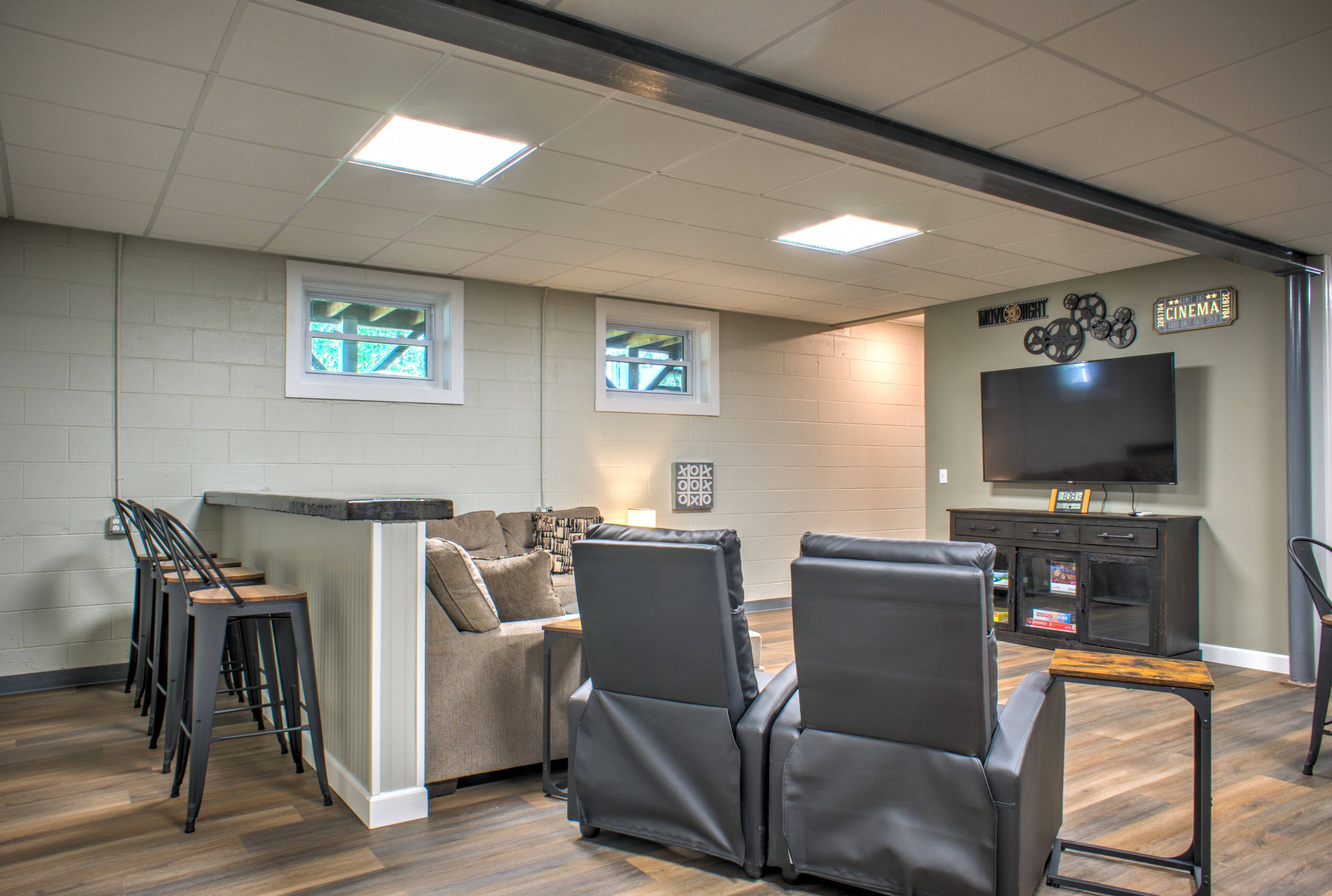 Harper's Knoll: Asheville Getaway With Hot Tub, Firepit, Gameroom - Sierra Nevada