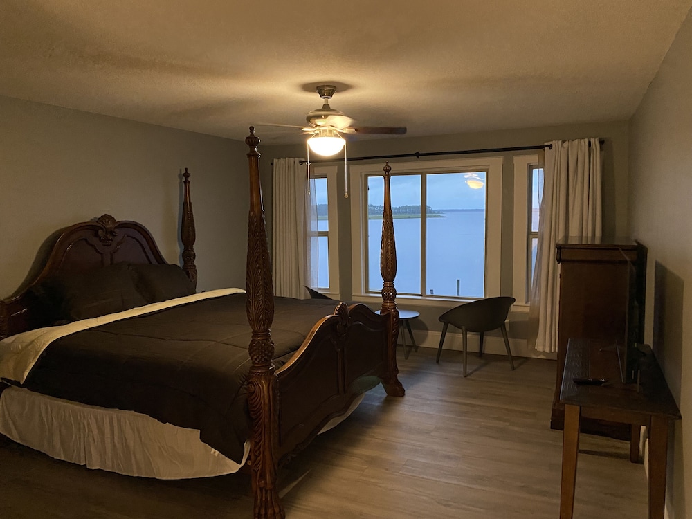 Panama City / Panama City Beach Water Paradise!\nrent/bring A Boat For The Dock! - Panama City, FL