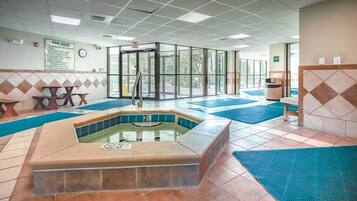 Apartamento em Condomínio Fechado, 2 quartos | Piscina | Piscina interior, piscina exterior