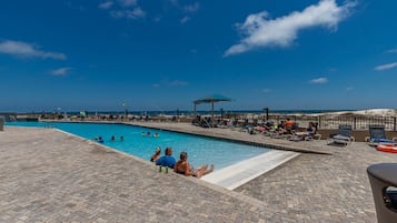 Apartamento em Condomínio Fechado, 3 quartos | Piscina | Piscina interior, piscina exterior