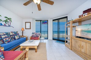 Condo, 3 quartos | Área de estar