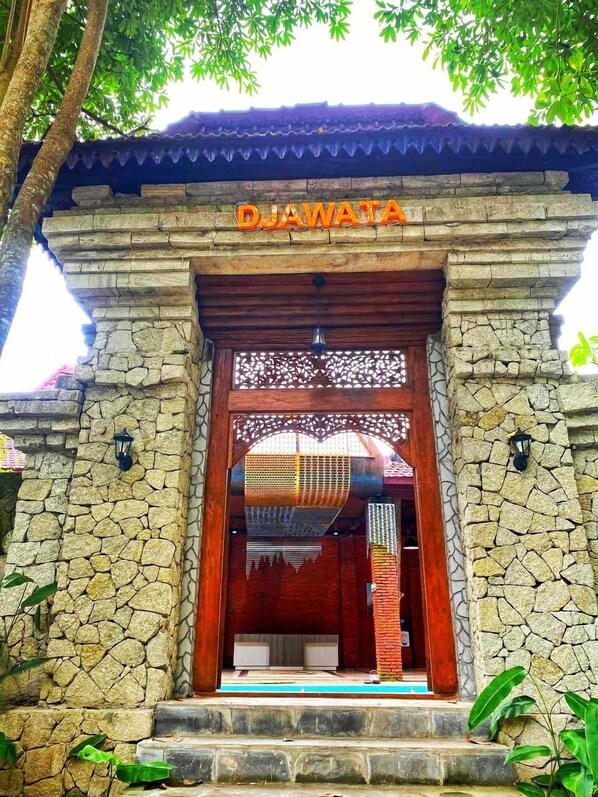 Djawata resort & gallery in Bangunjiwo: Find Hotel Reviews, Rooms, and ...