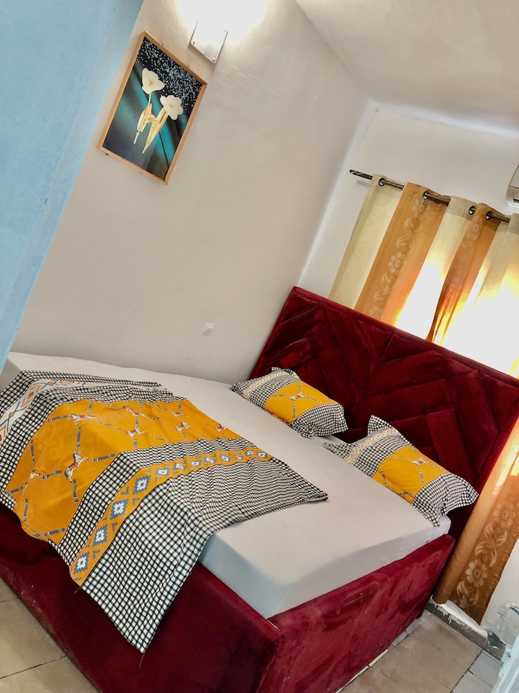 Appartementmeublé une Chambre +douche Bonamoussadi - Douala | Vrbo