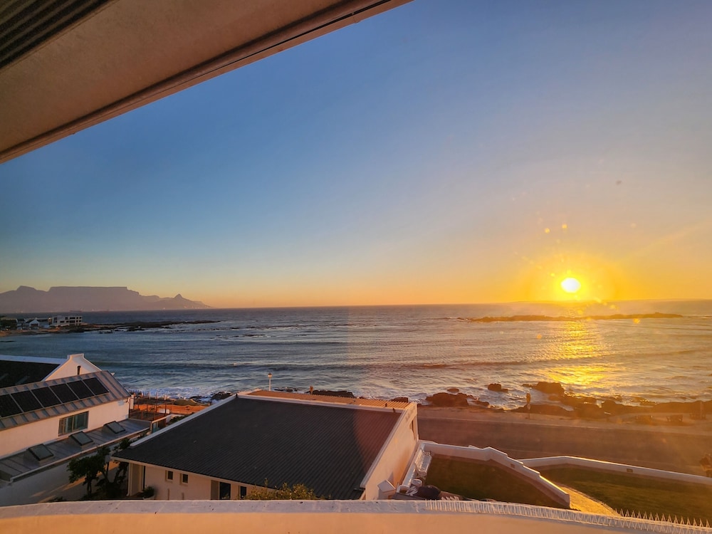 Blue Peter Hotel - Cape Town
