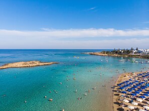 Perto da praia, areia branca 