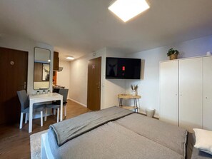 Apartamento, 1 cama Queen | 1 quarto, Wi-Fi de cortesia, roupa de cama