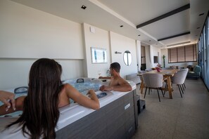 Penthouse Deluxe, 2 quartos | Lençóis de algodão egípcio, roupa de alta qualidade 