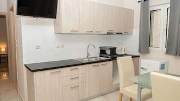 Apartamento família | Área de estar | Smart TV 40 polegadas com canais digitais, TV