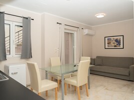 Apartamento Familiar | Sala de estar | Smart TV de 40 polegadas com canais digitais, televisor