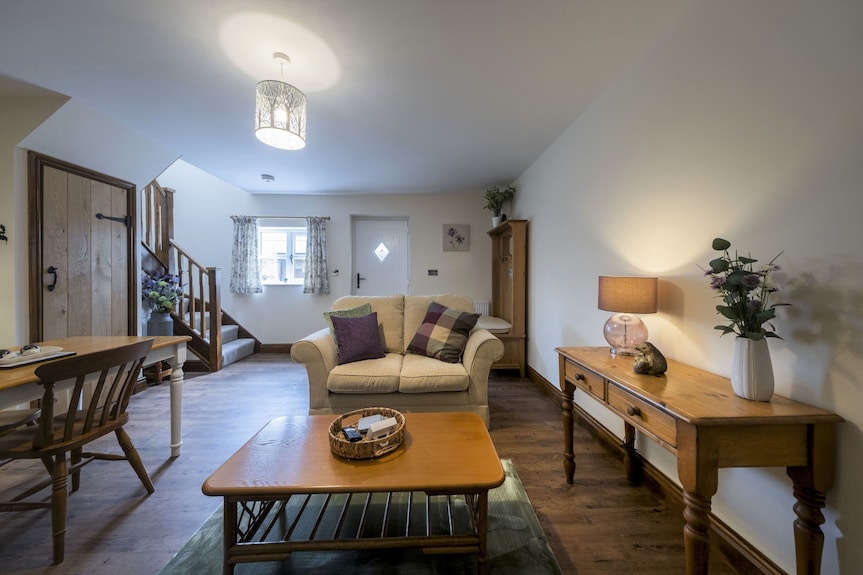 A Charming And Peaceful, Newly Renovated Barn Conversion, Located In A Beautiful Corner Of Cheshire; - Knutsford