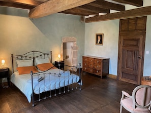 Chambre de M. Le Curé | 2 quartos, roupas de cama antialérgicas, individualmente mobiliados