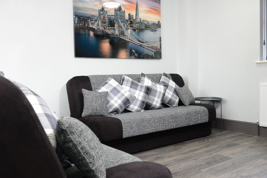 Newly Refurbished High Spec House With All Essential Amenities - Southampton, UK