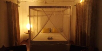 Secretária, quartos insonorizados, ferro/tábua de engomar 