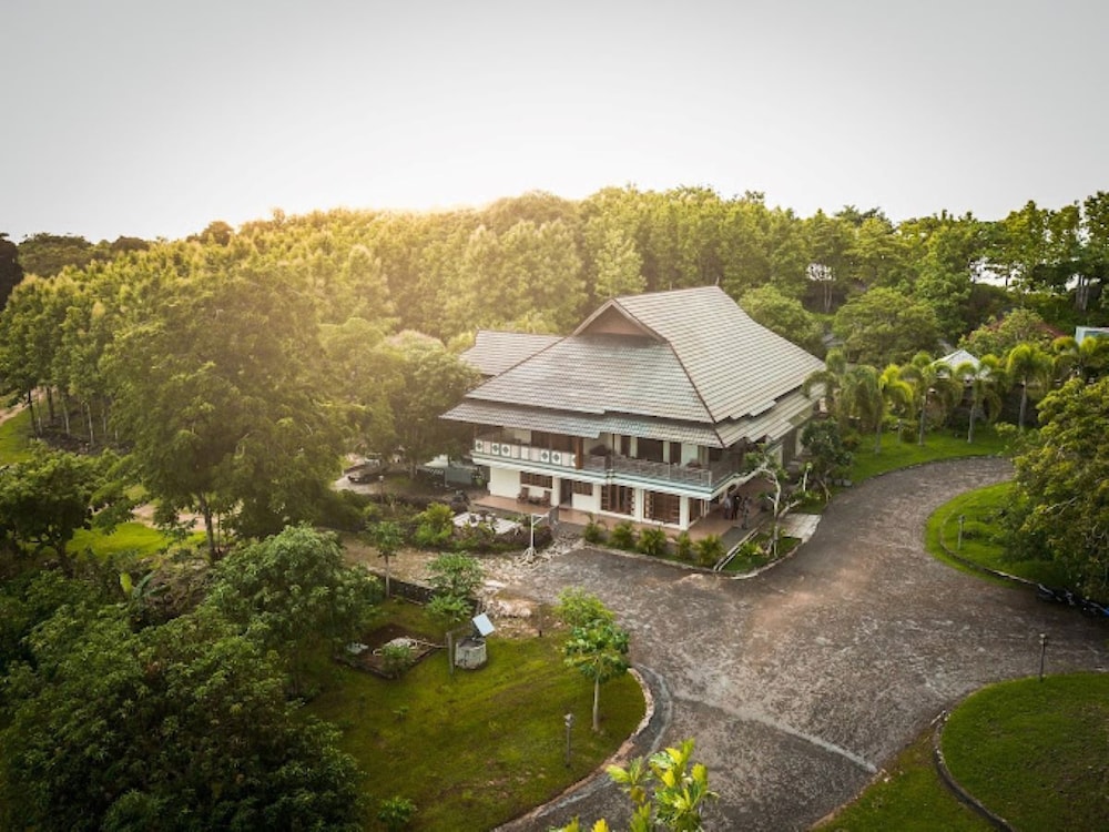 Hotel Bukit Indah Saumlaki By Legreen - Maluku