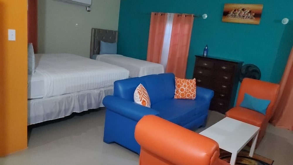 Cozy Tropical Retreat -Minutes Away From 2 Of Ocho Rios' Most Beautiful Beaches! - Ocho Rios