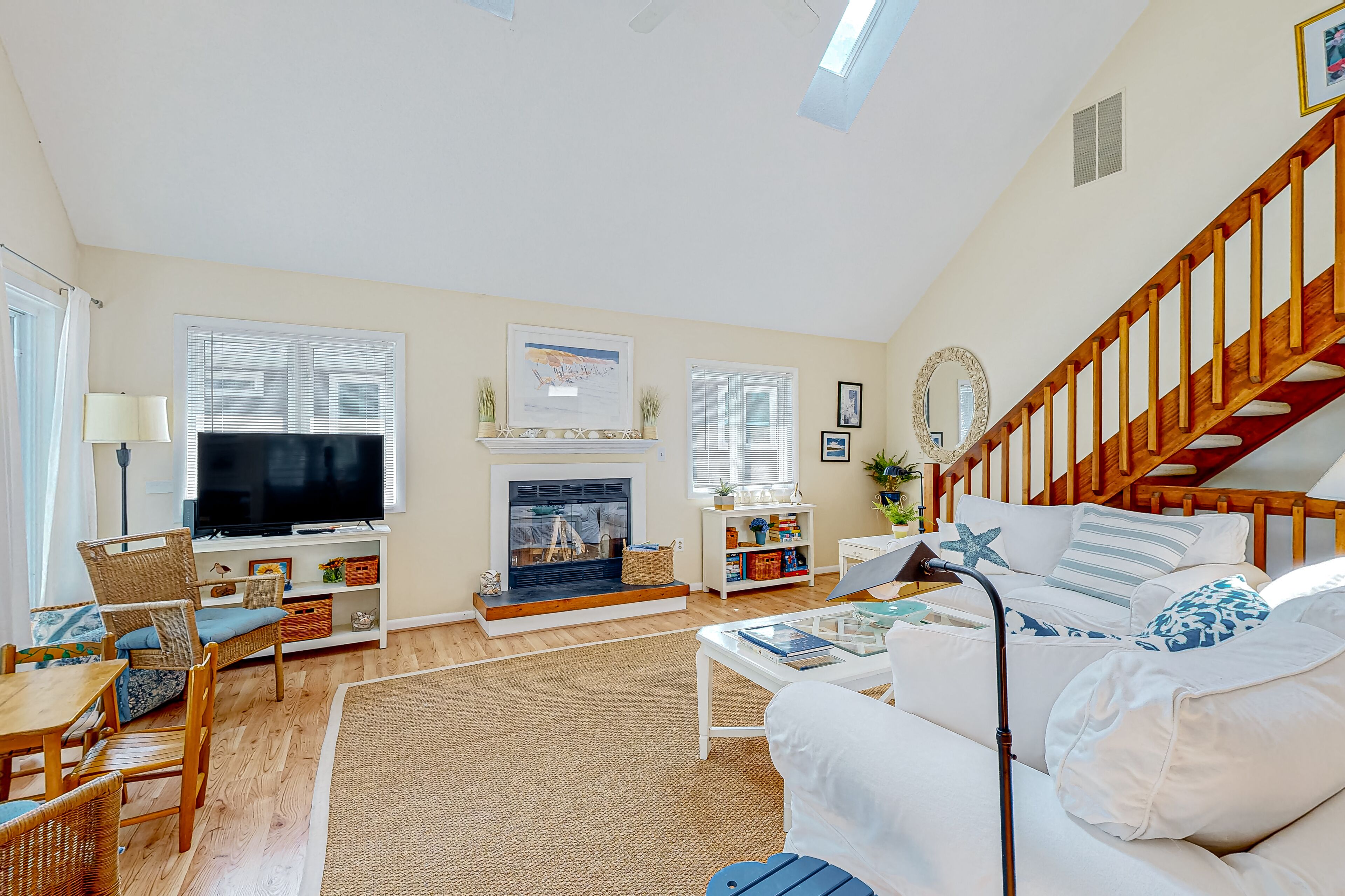 Cat Hill - Inviting Retreat With Fireplace, Lovely Porch, Kayaks & Firepit - Delaware