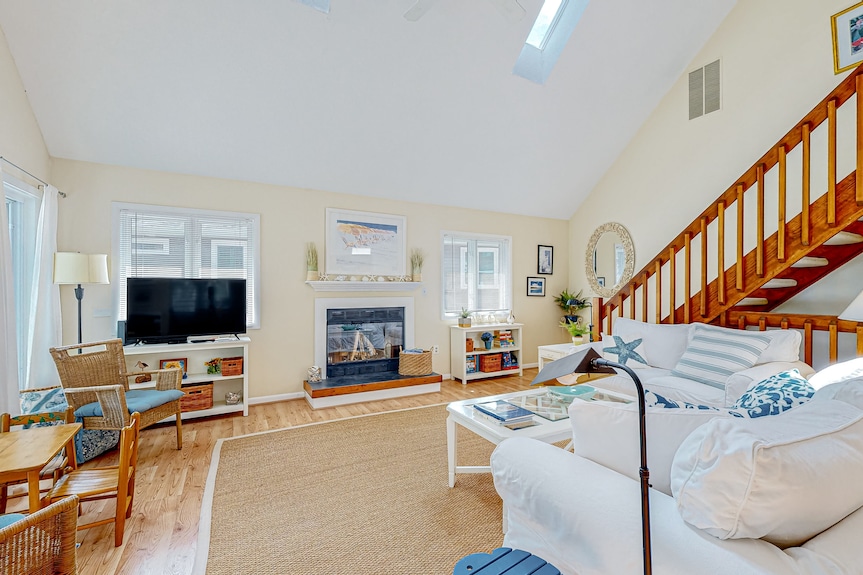 Cat Hill - Inviting Retreat With Fireplace, Lovely Porch, Kayaks & Firepit - Delaware