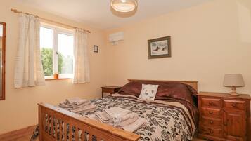 2 quartos, individualmente decorados, individualmente mobiliados