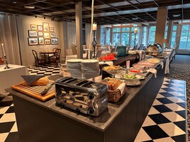 Buffet de pequeno-almoço