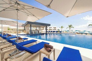 2 piscinas externas