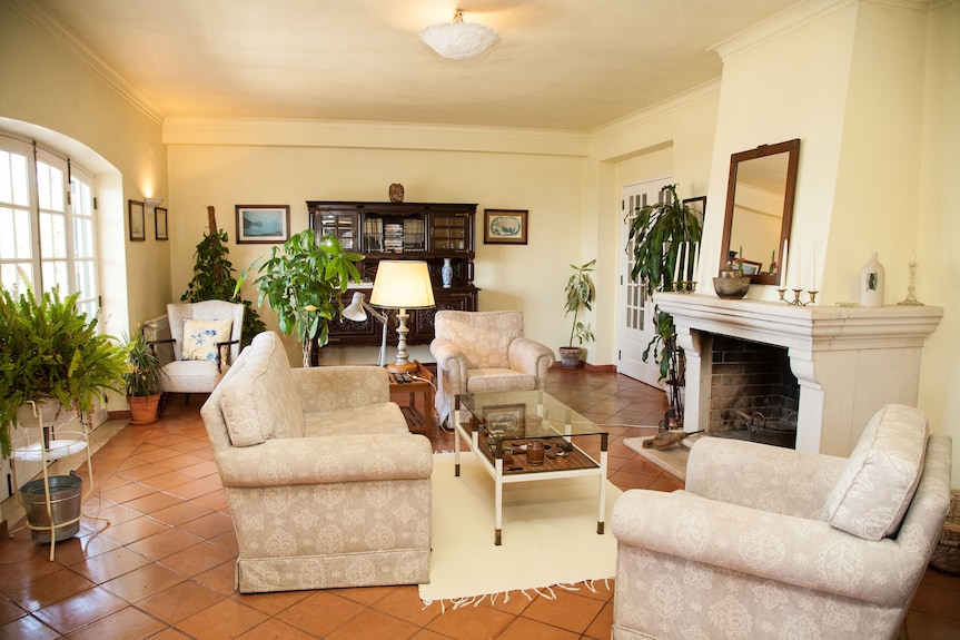 Its A Room In A Shared House - Portugal