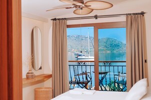Quarto de Luxo, 1 cama queen-size, vista para o mar, em frente à praia | 1 quarto, minibar, secretária 