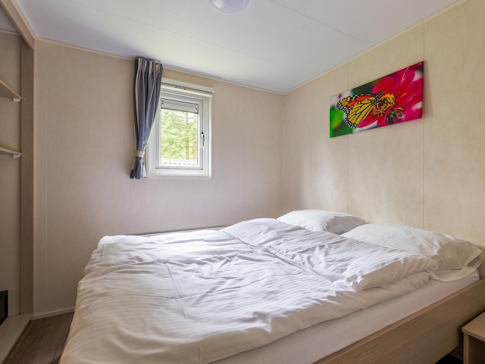 Lovely Chalet On Beautiful Campsite With Pool - Best