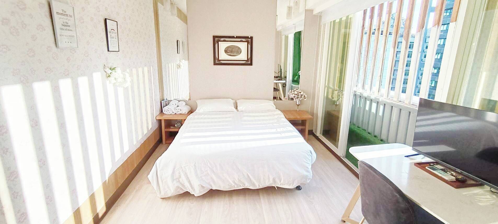 Luxury Balcony Ensuite  Bright Room With Private Balcony1 Min To Mrt輕奢明亮陽台套房 - Taipei