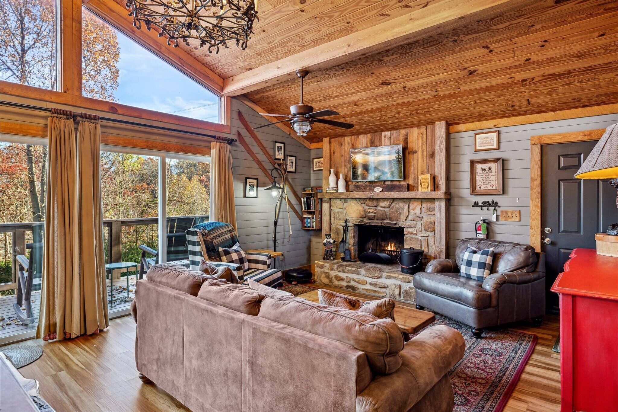 4 Bedroom 2 Bath House Within 5 Minutes To Downtown- Great Mountain Views️ - Gatlinburg, TN