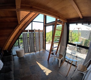 Cabana tradicional, vista para a montanha | Sala de jantar