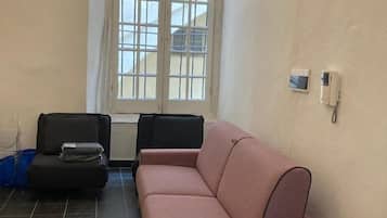 Apartamento família | Área de estar | TV 55 polegadas com canais digitais, brinquedos