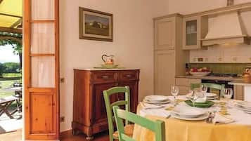 Apartamento em Condomínio Fechado, vista parcial para o mar | Cozinha privada