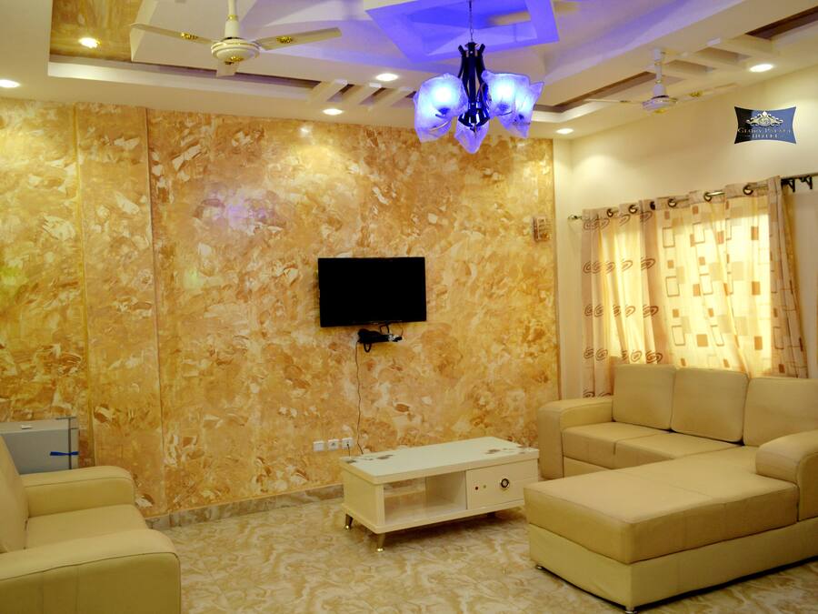 Apartamento Sénior | Sala de estar | TV de ecrã plano