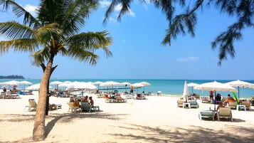 Perto da praia, serviço de traslado de/para a praia, espreguiçadeiras 