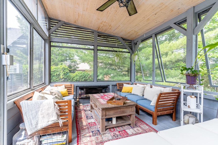 Charming 3-bedroom Barrie House With Patio & Backyard - Barrie