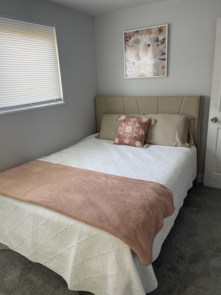 Awesome Pool Home in Huber Heights! - Huber Heights | Vrbo