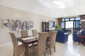 Apartamento (2 Bedrooms) | Sala de jantar