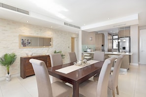 Apartamento (2 Bedrooms) | Sala de jantar