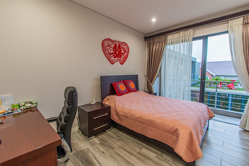 6 Bedroom House In Umhlanga - Umhlanga