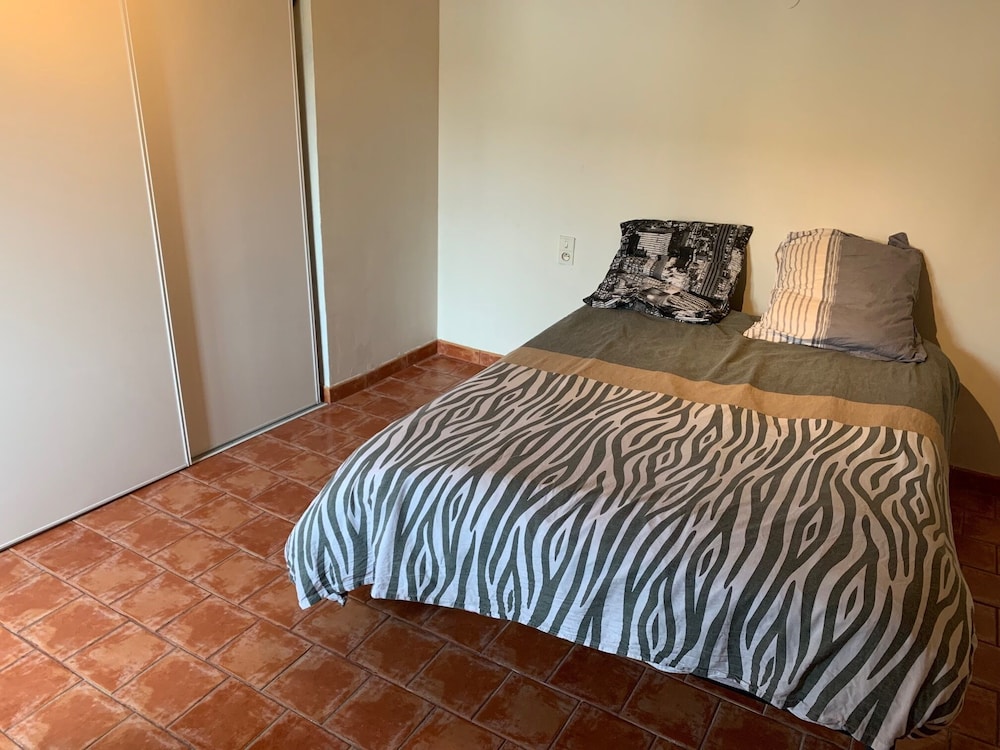 Maison De Village Avec Deux Cours, Dispo Fin Août - Lagrasse