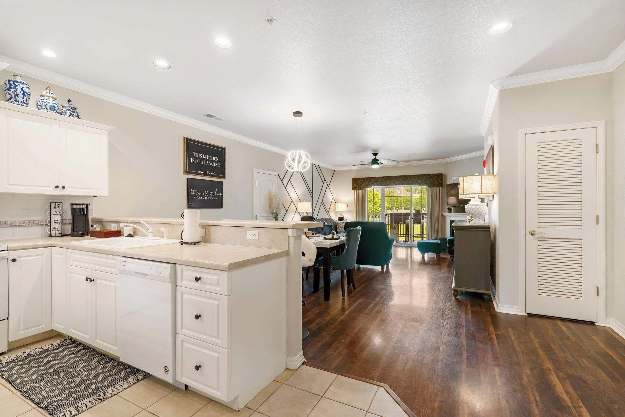 Apartamento em Condomínio Fechado, várias camas, pátio, vista para o jardim (Kings Hideaway ) | Interior