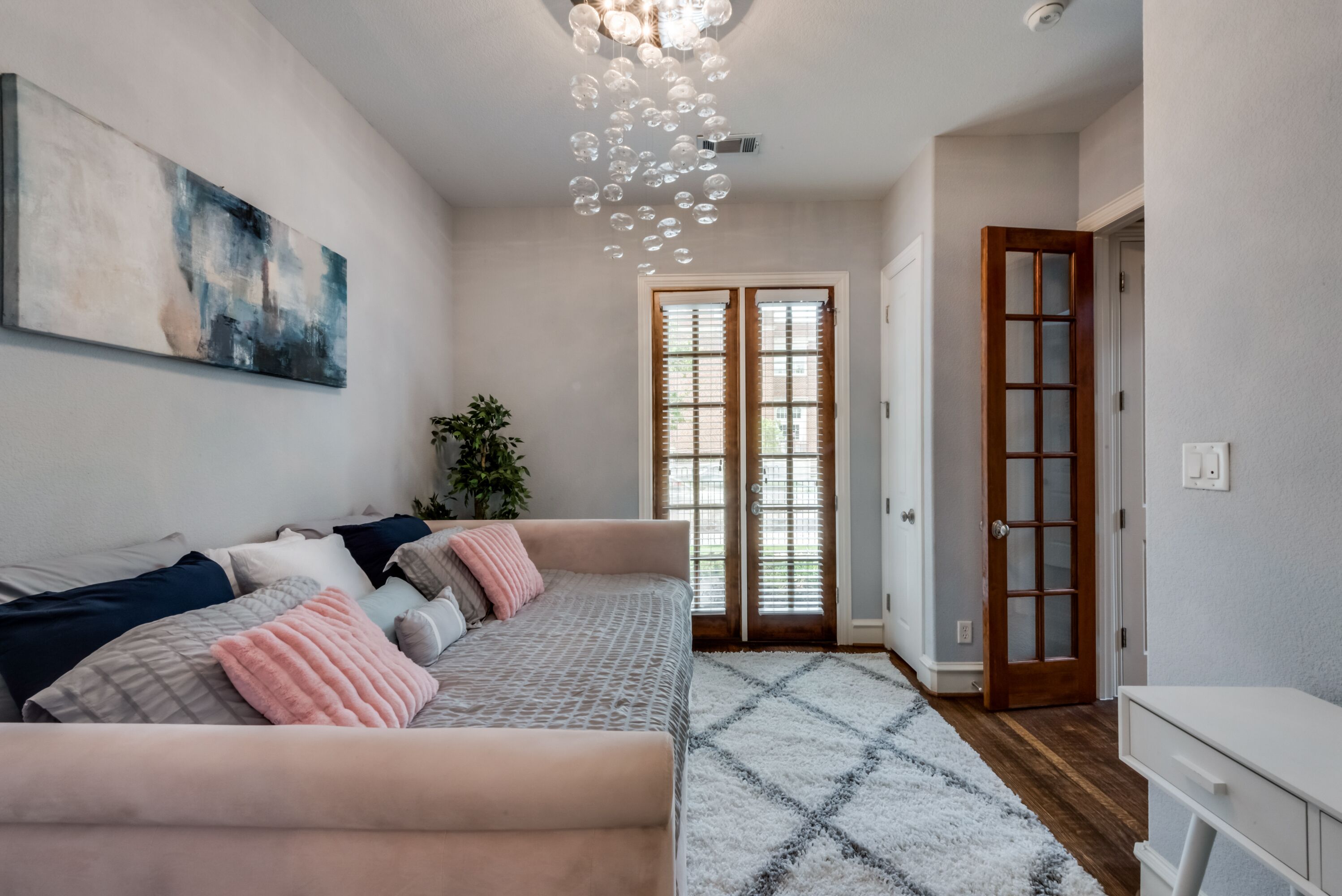 Luxury Living - Uptown Dallas - Sleeps 8! - Dallas, TX