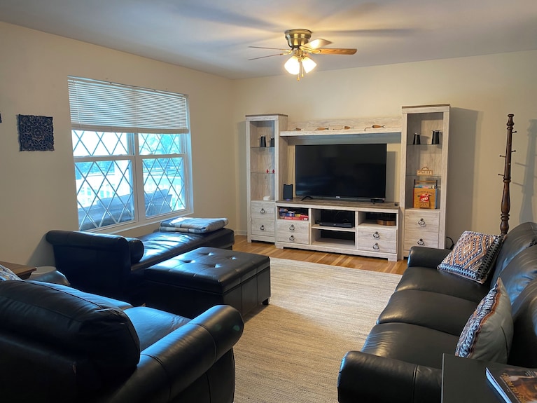 House At The Lake In Moneta! Community Pool, Private Acceas To Dock & Boat Ramp. - Smith Mountain Lake, VA