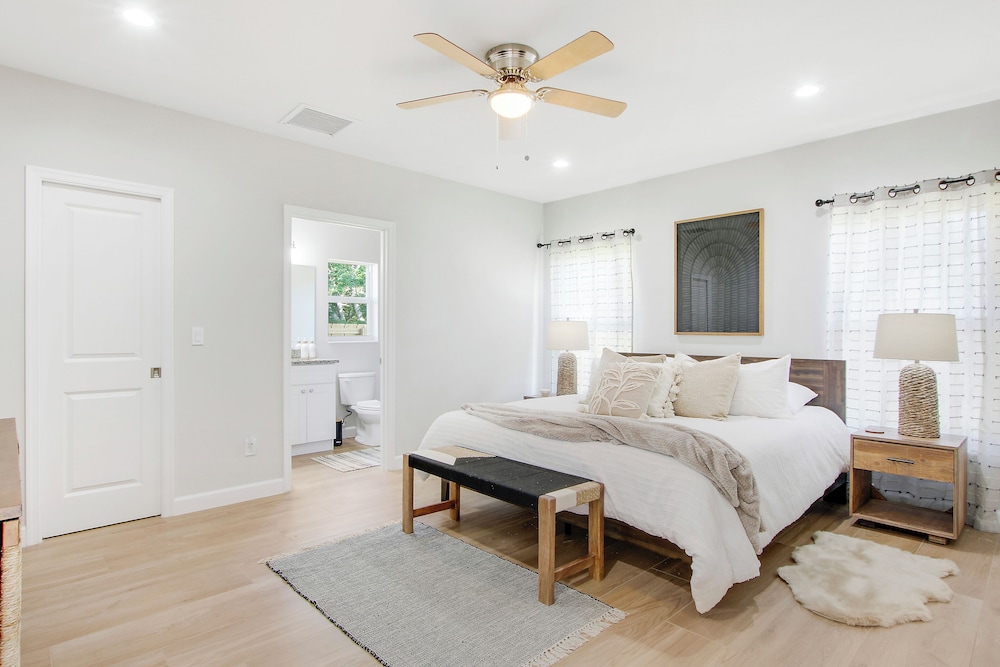 New House, Downtown Stuart! 10 Minutes To Beach. Family & Pet Friendly, Laundry - Stuart, FL