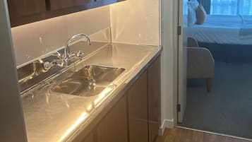 Micro-ondas, cooktop, chaleira elétrica