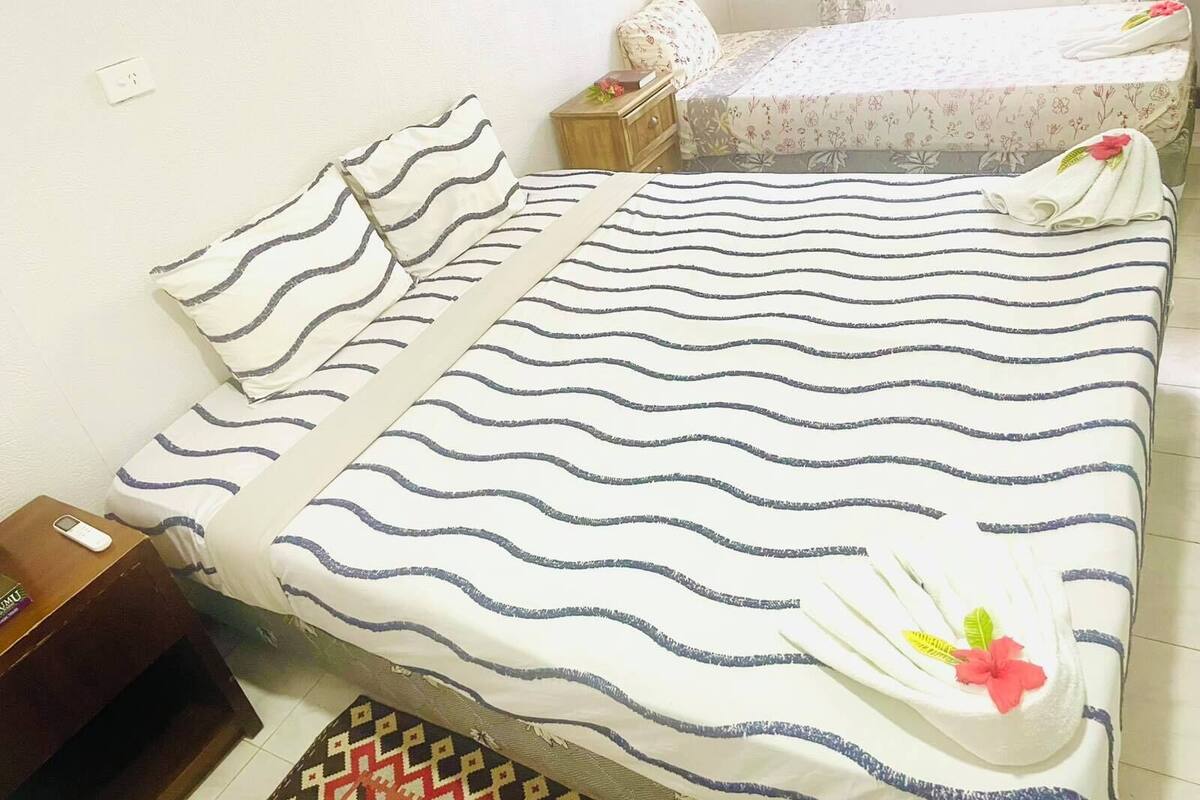 Quarto Triplo Básico | Wi-fi grátis, roupa de cama fornecida 